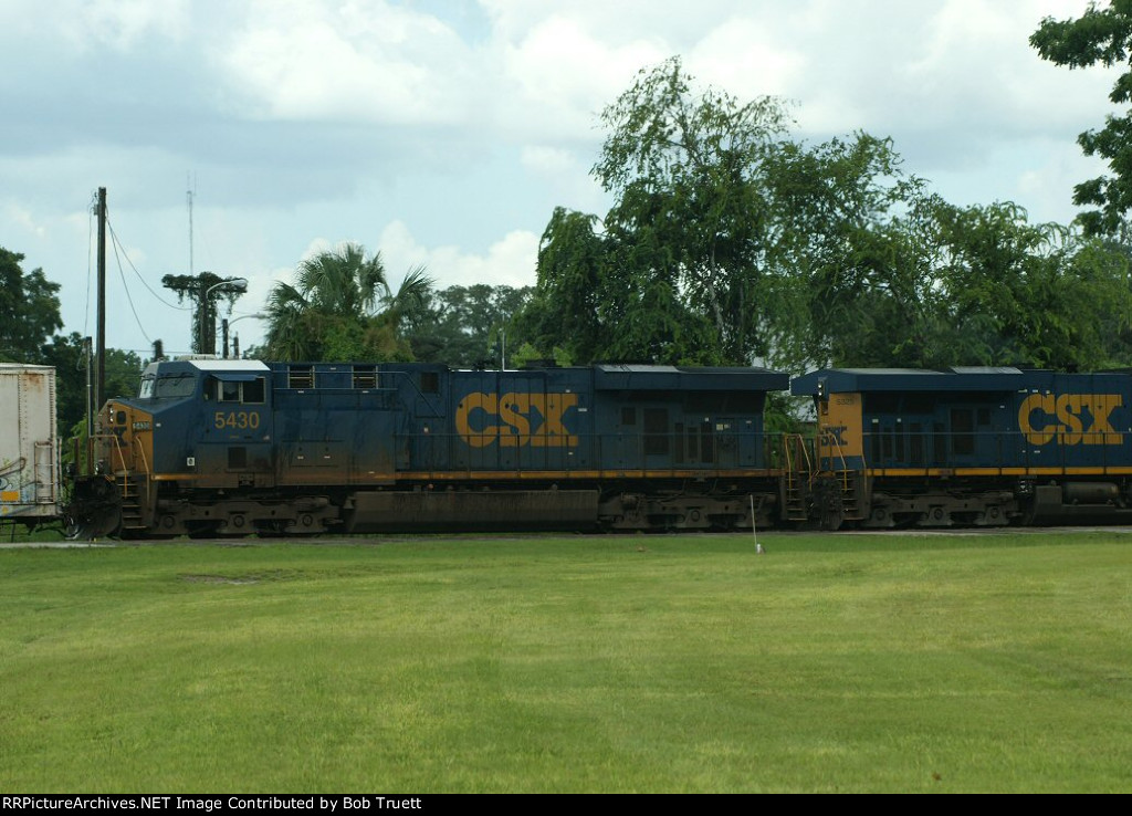 CSX 5430 is the trailing unit on the NB Juice Train.